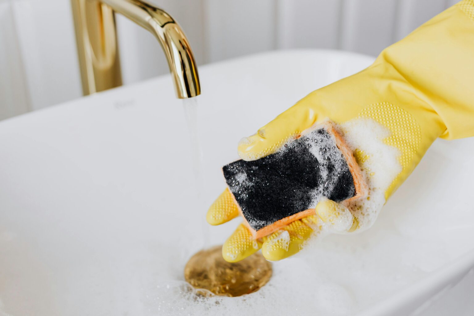 How To Clean A Sponge: 5 Best Sponge Cleaning Methods | Vella